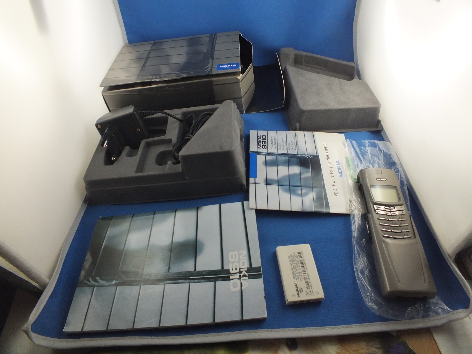 Original Nokia 8910 TITAN Kult Grau Ausstellungsgerät NATURAL TITANIUM ...