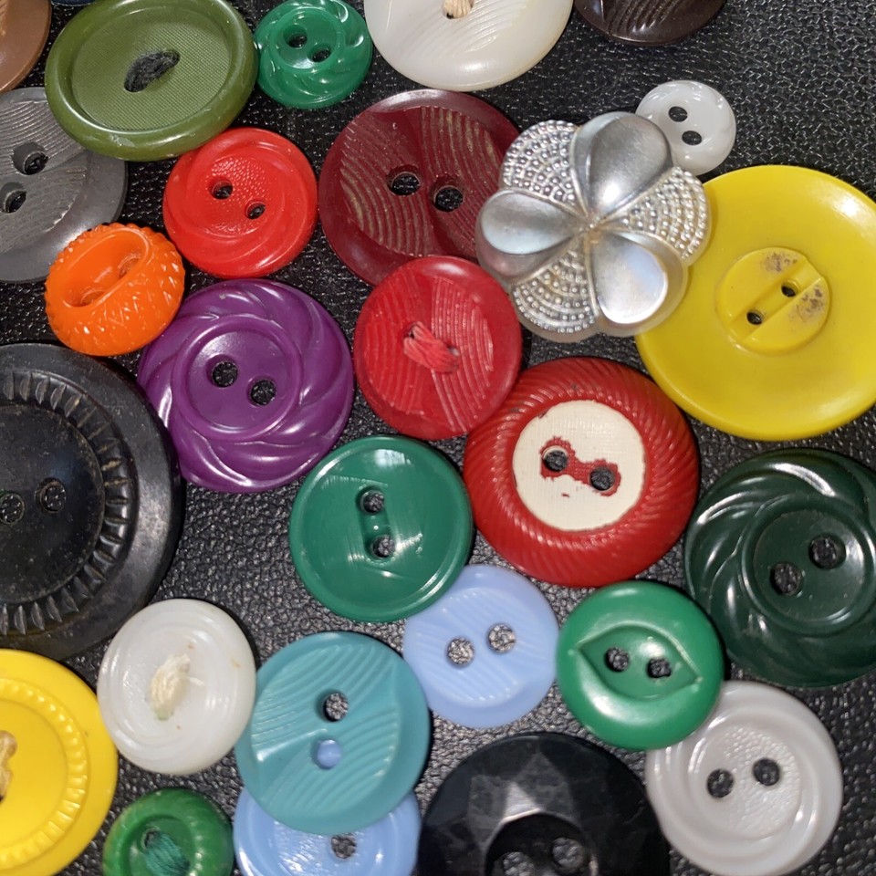 Lot 80+ VTG Plastic Colt & Hopefuls SPC Buttons Large To Small 3/8” To ...