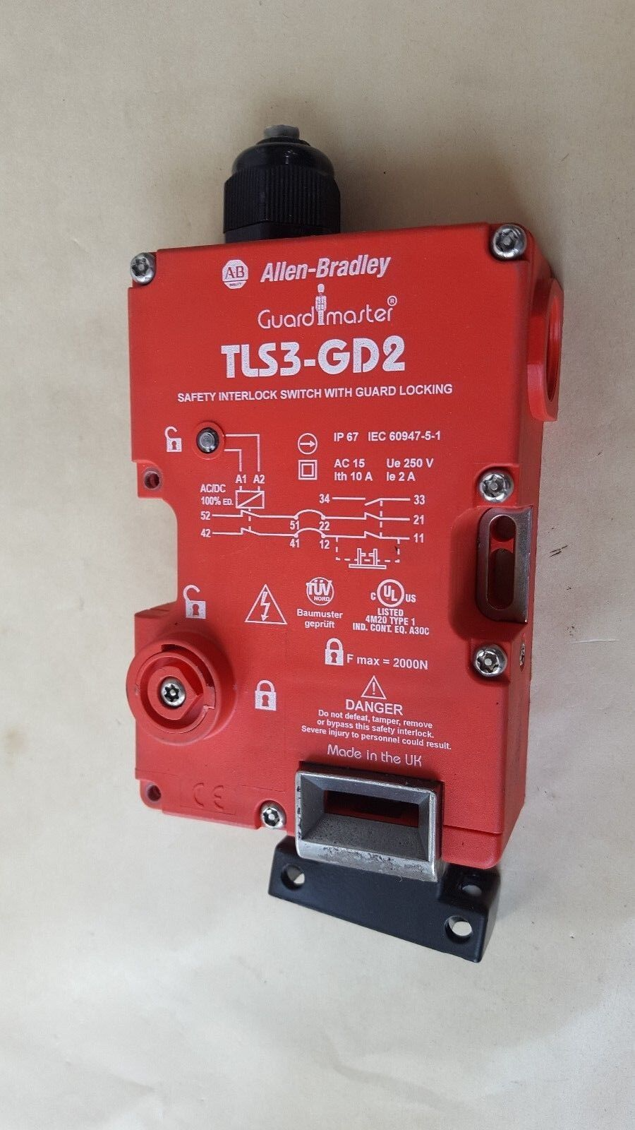 ALLEN BRADLEY 440G-T27183 B GUARDMASTER TLS3-GD2 SAFETY LOCKING SWITCH ...