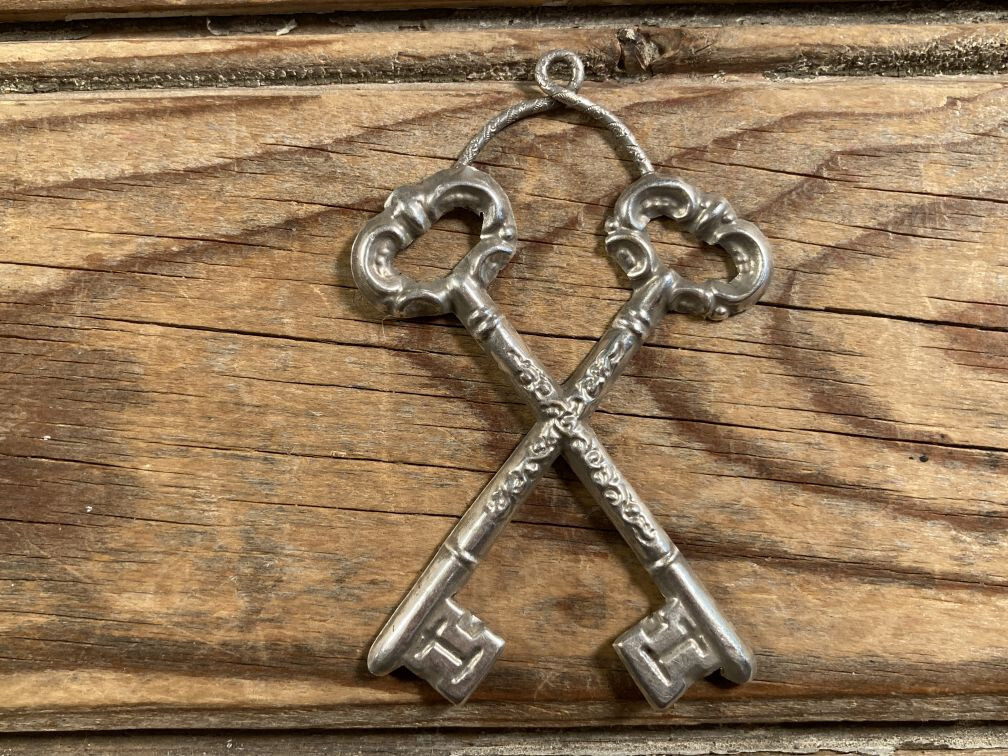 Antique Vintage Religious Masonic Pendant Silver or Plated Crossed Keys ...