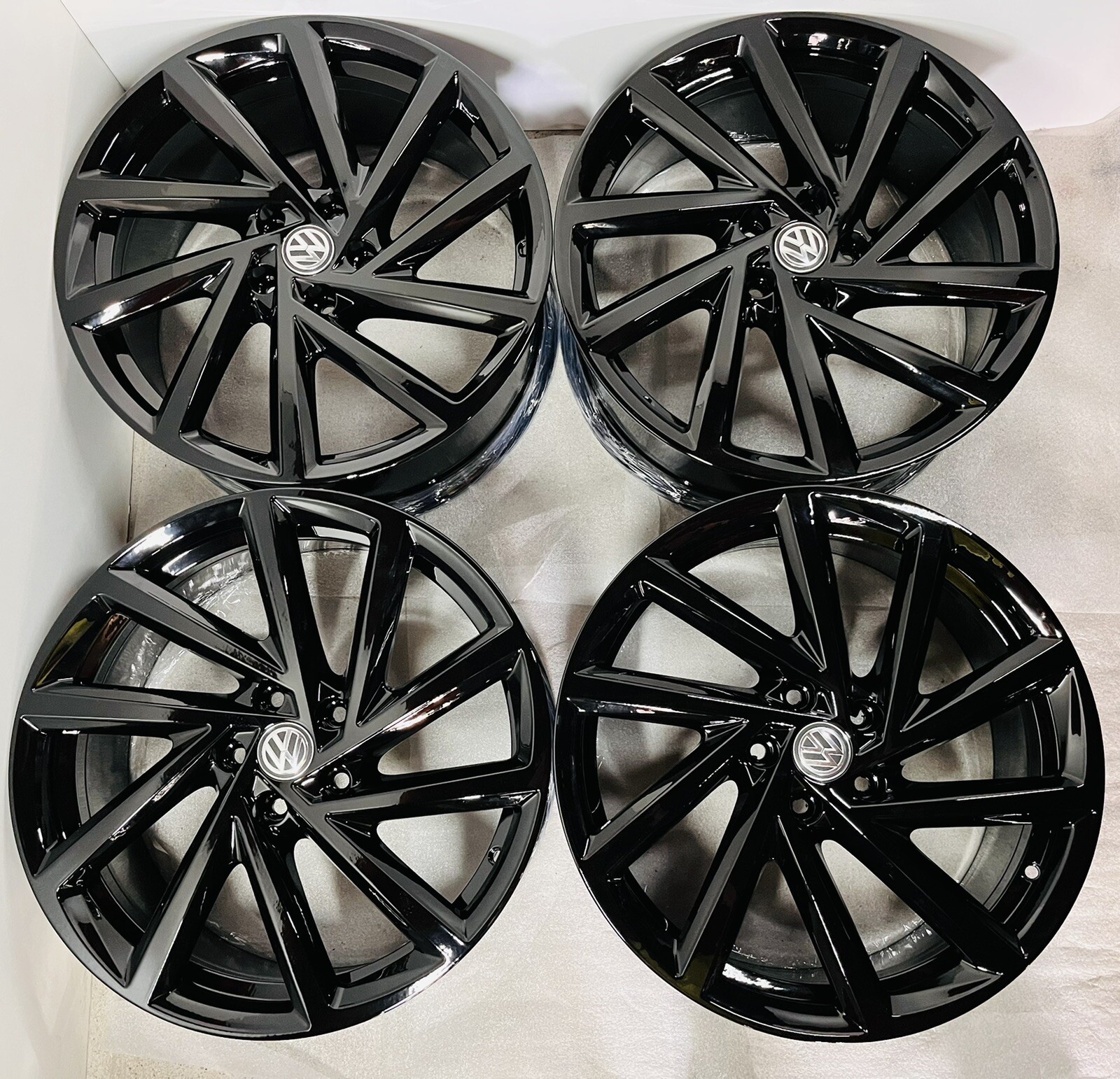19" Volkswagen VW Golf R 2018 2019 Englishtown Spielberg OEM Factory ...
