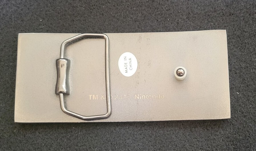 NINTENDO BELT BUCKLE GAME NES CONTROLLER METAL CAST C… - Gem