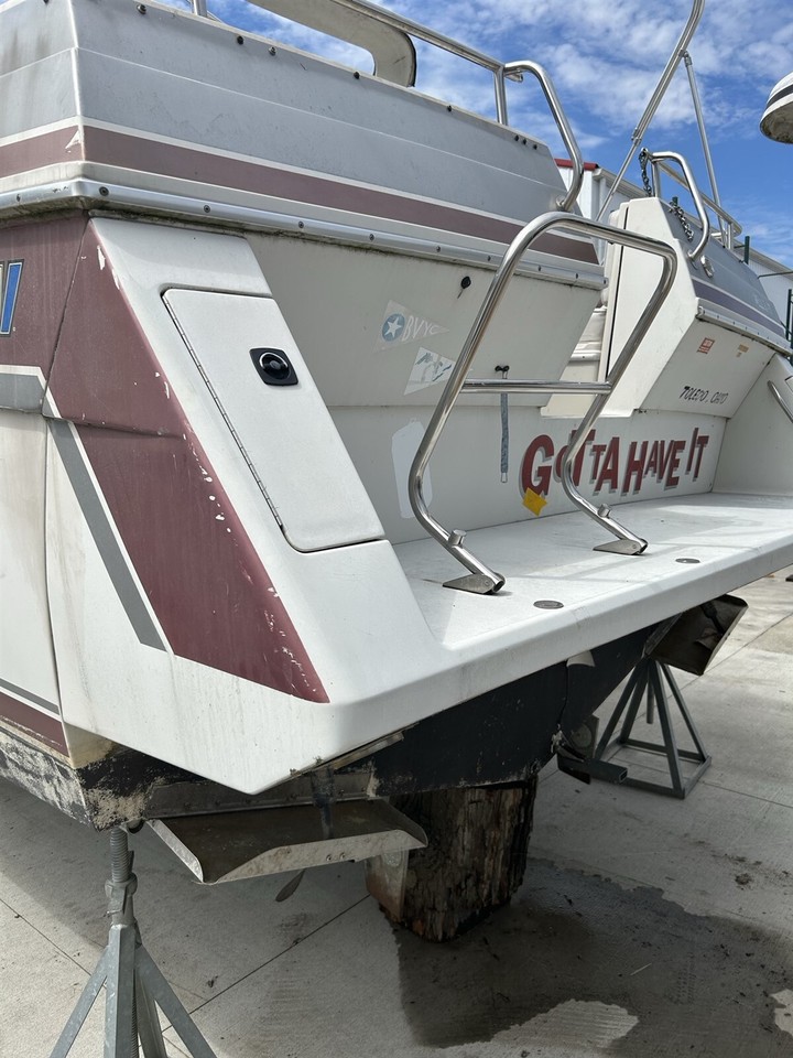 89 Wellcraft St Tropez 3200 Boat swim platform with Storage box pockets ...