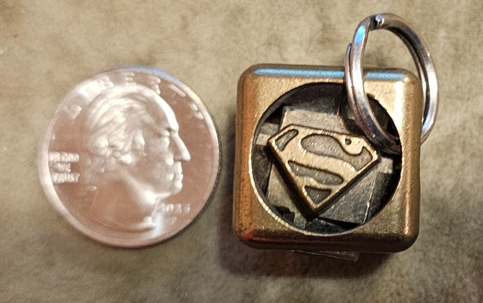 Superman Moveable "S" 3D Inner Cube 3/4" Pendant/Charm Key Ring Gold ...