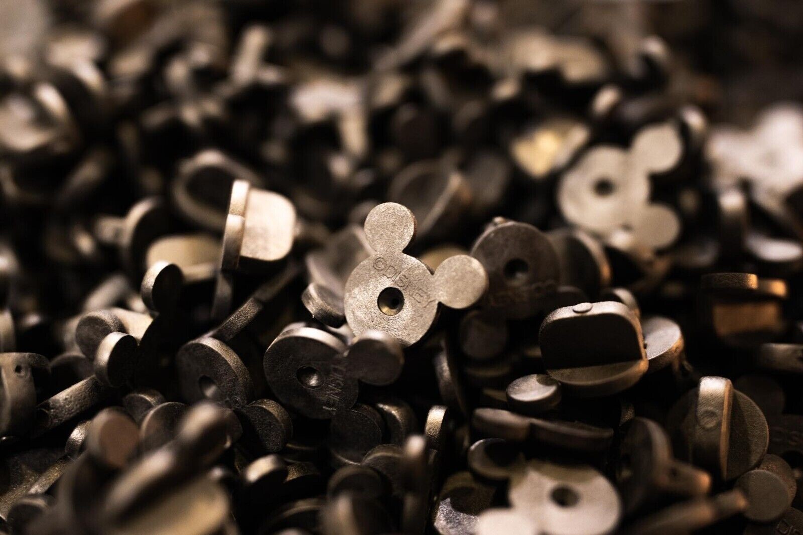 DISNEY'S RUBBER PIN BACKS PACK OF 200 MICKEY MOUSE BACKS PIN BACKS ...