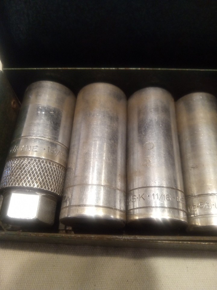 SK Tools 3/8" Drive 6 & 12 Point Deep & Shallow 19 Piece Sockets Set ...