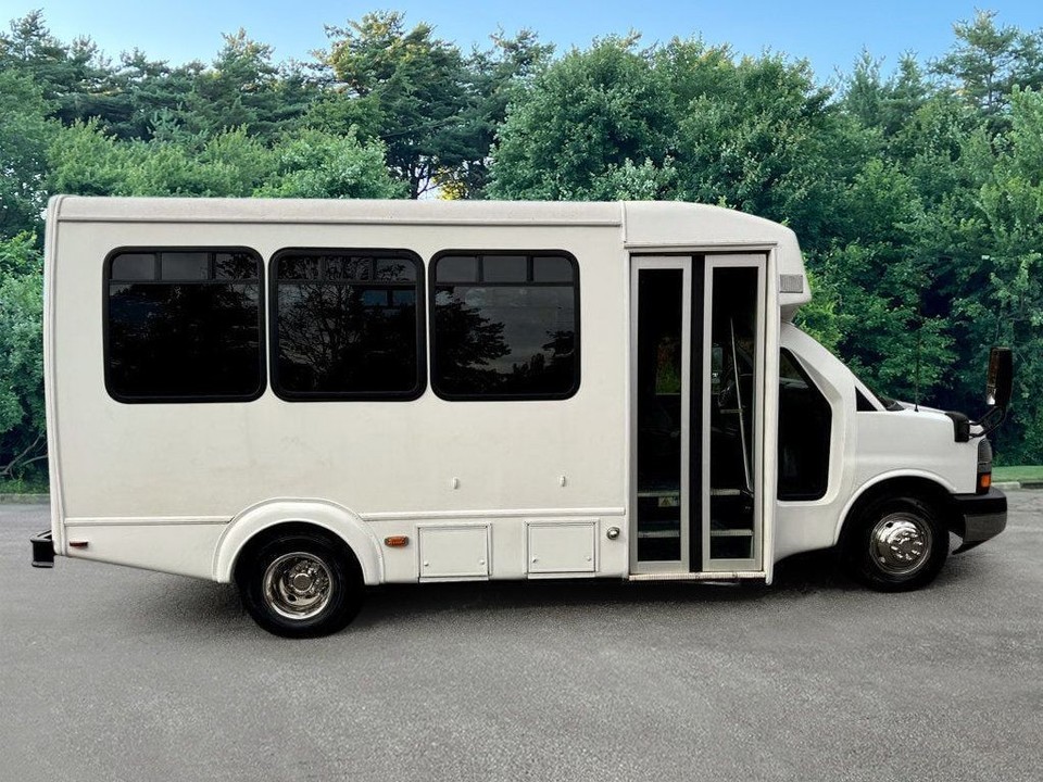 Fully Reconditioned Non-CDL 15 Passenger Shuttle Bus - Just 38k Miles ...