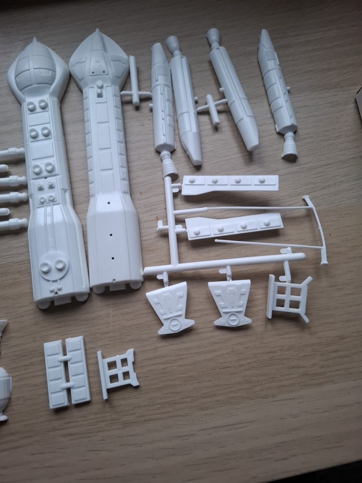 Airfield Model kit Hawk Spaceship Vaisseau Spatial Hawk | eBay UK