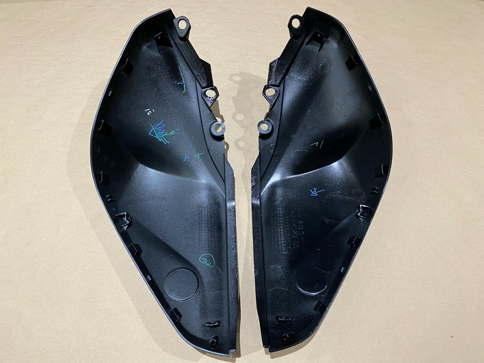 2015-2018 Yamaha R3 Genuine OEM Gas Fuel Tank Side Cover Panel Fairing ...