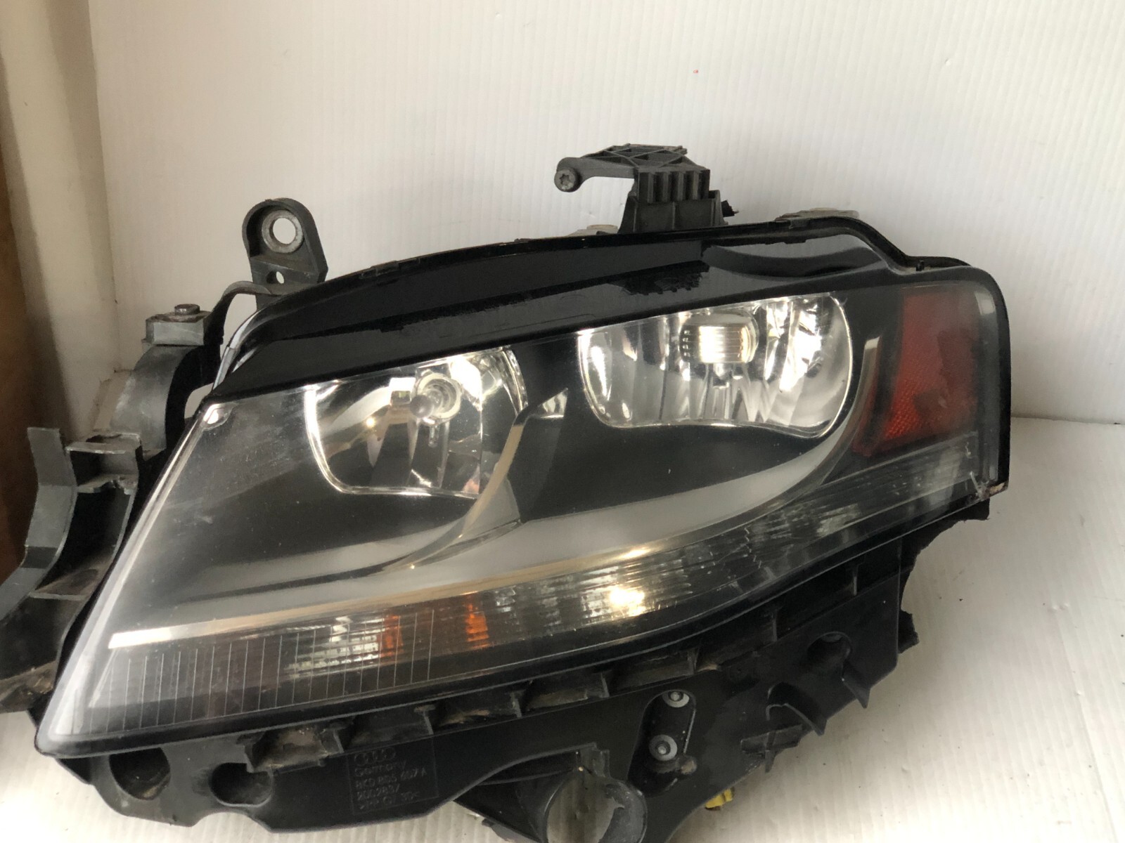 2009 - 2012 Audi A4 Drivers Left Side Headlight Unit P: 8K0 941 029 B ...