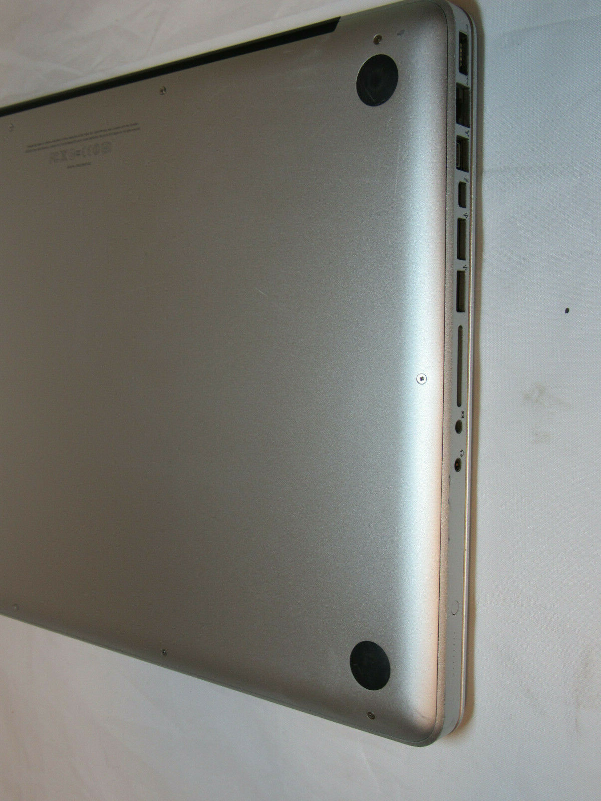 Apple Macbook 15" 15.4" Core i7 2.4GHz / 16GB Ram / 1TB SSD / Radeon HD ...