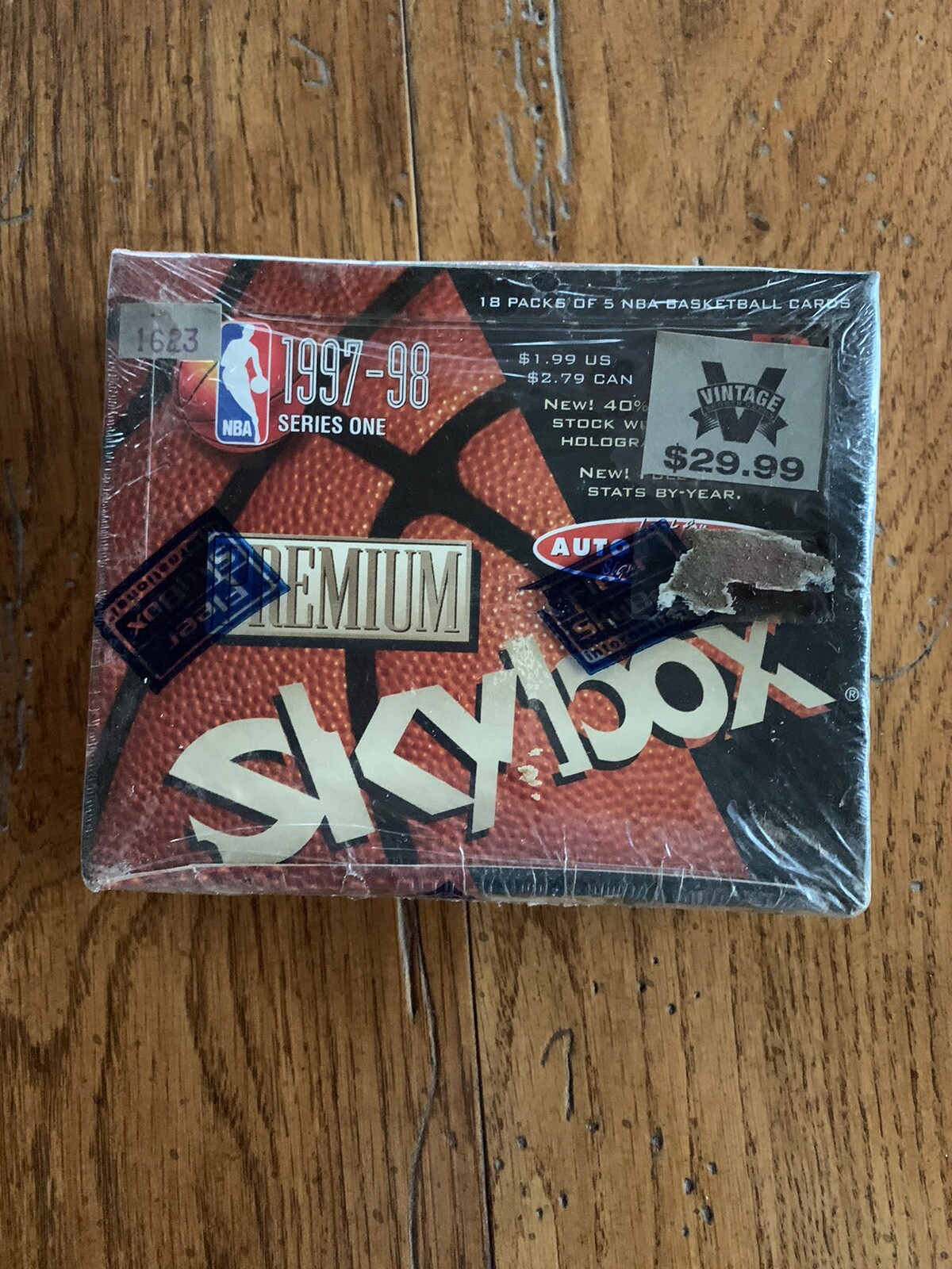 1997-98 NBA Skybox Premium Box - Series 1- 18 Packs/ 5 Per Pack ...