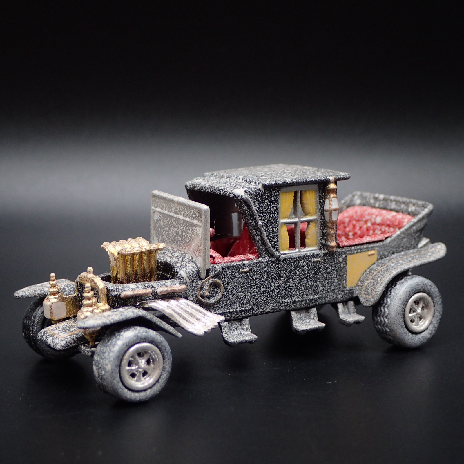 THE MUNSTERS BARRIS KOACH CUSTOM BARN FIND 1:64 SCALE DIORAMA DIECAST ...