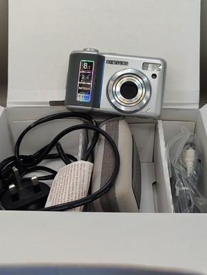 Boxed Samsung S800 Digital Camera for spares or repair. Cables ...