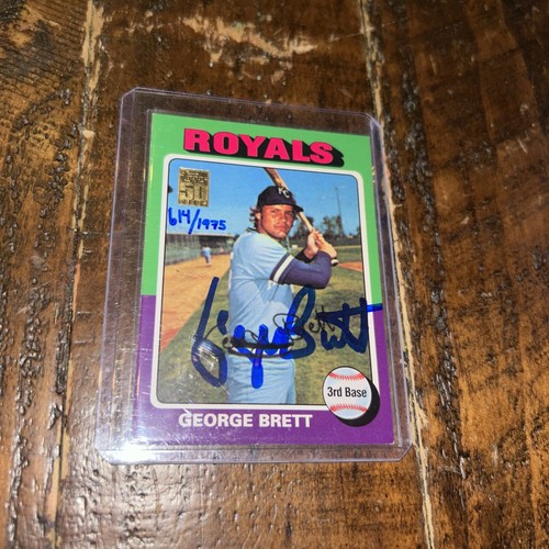 George Brett Autograph 2001 Topps 1975 Reprint On Card Auto Hand #d 614 ...