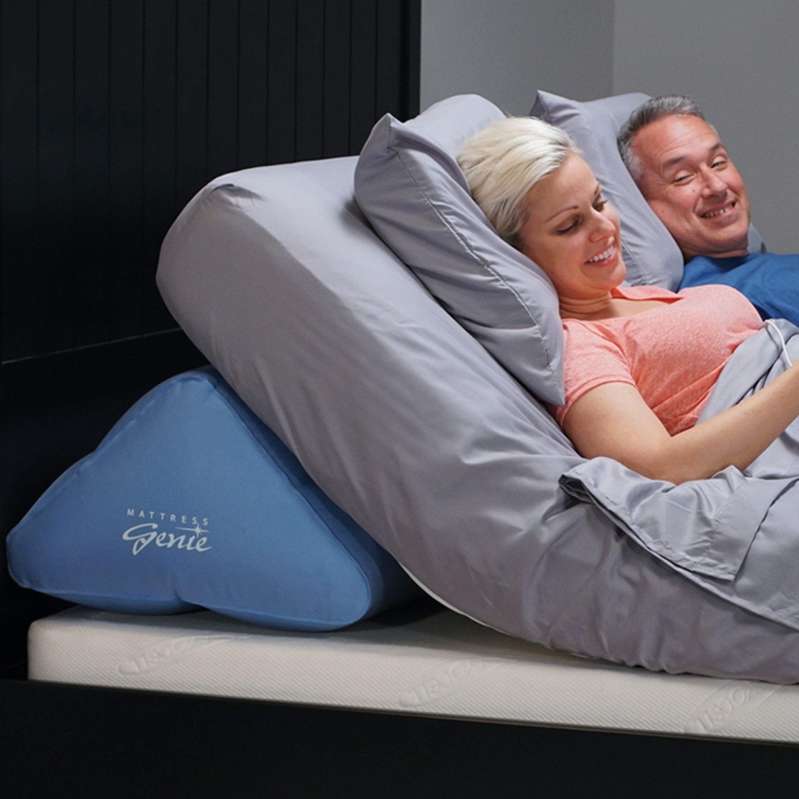 Contour Mattress Genie Inflatable Wedge Queen Size, Portable, Turns Any ...