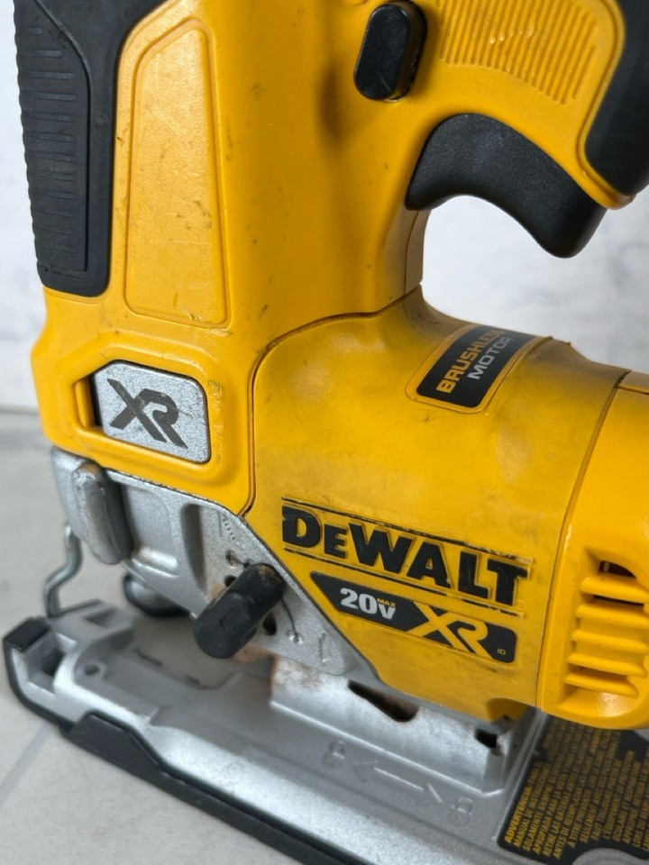 DeWalt DCS334 20V MAX XR Brushless Cordless Jigsaw With 5Ah Battery ...