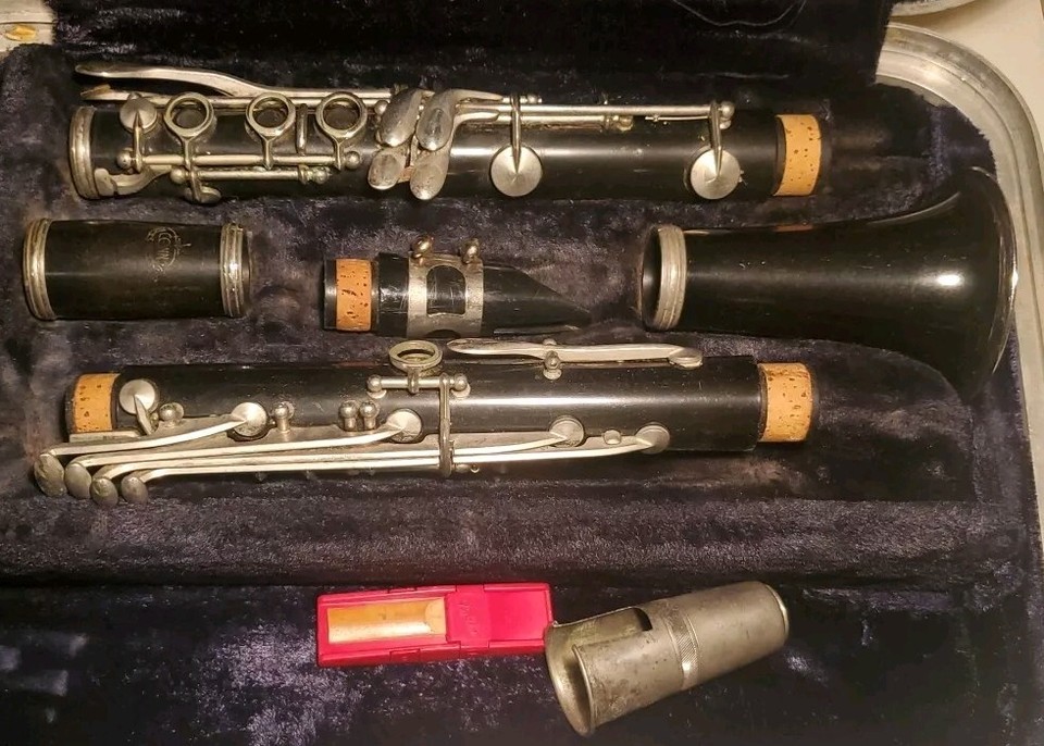 Vintage Conn Clarinet Model 16 Complete With Hard Case Mouthpiece Reeds ...