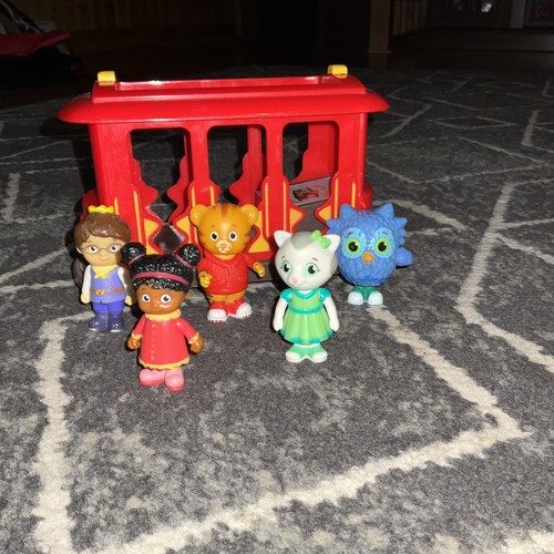 Daniel Tiger's Neighborhood Pull Back And Go Trolley Car Plus 5 Figures ...