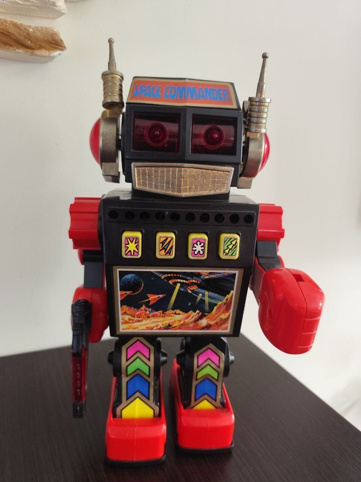VINTAGE RARE OLD SPACE COMMANDER ROBOT BATTERY OPERATED | eBay