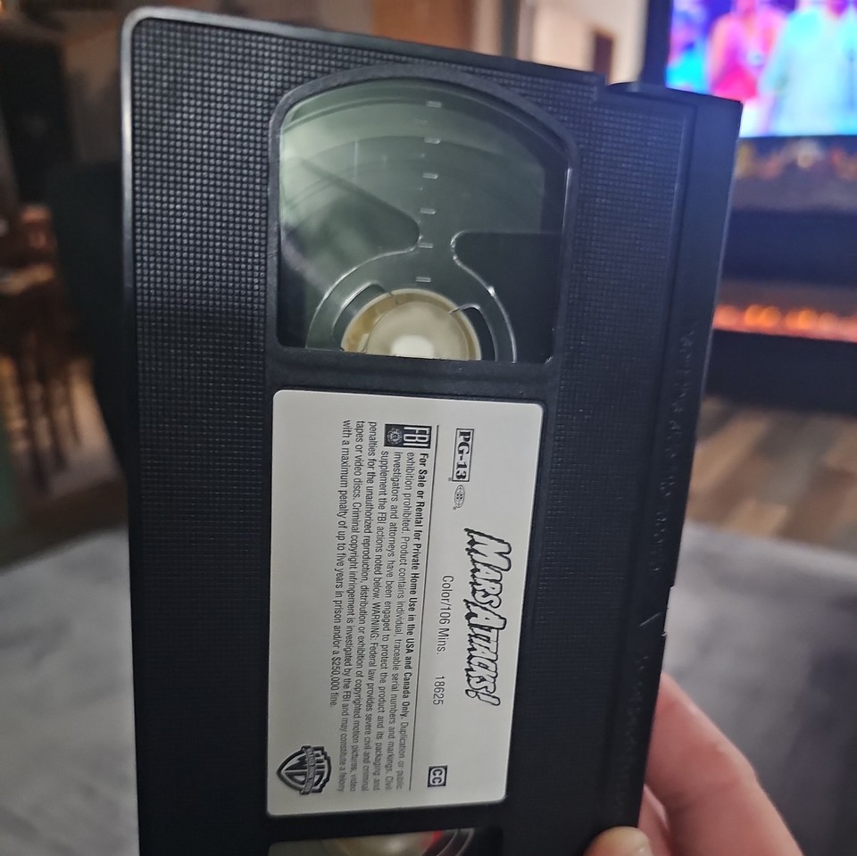 MARS ATTACKS! VHS 1997 Warner Home Video Jack Nicholson, Danny DeVito ...