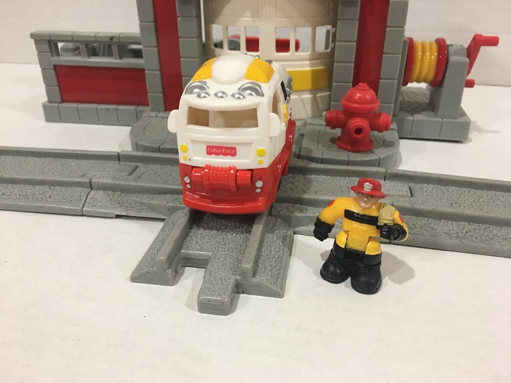 Fisher-Price GeoTrax Fire Station Truck Figure Fast Response Rescue Co ...