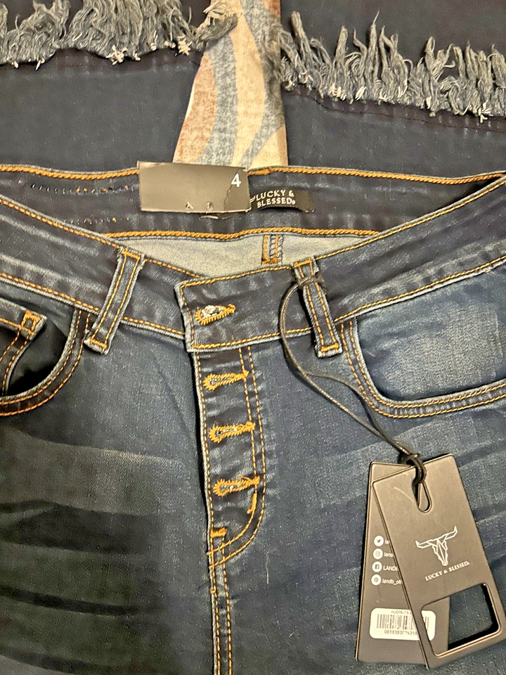 Dark wash denim flare jeans Size 4. Frayed hem, flattering fit, and ...