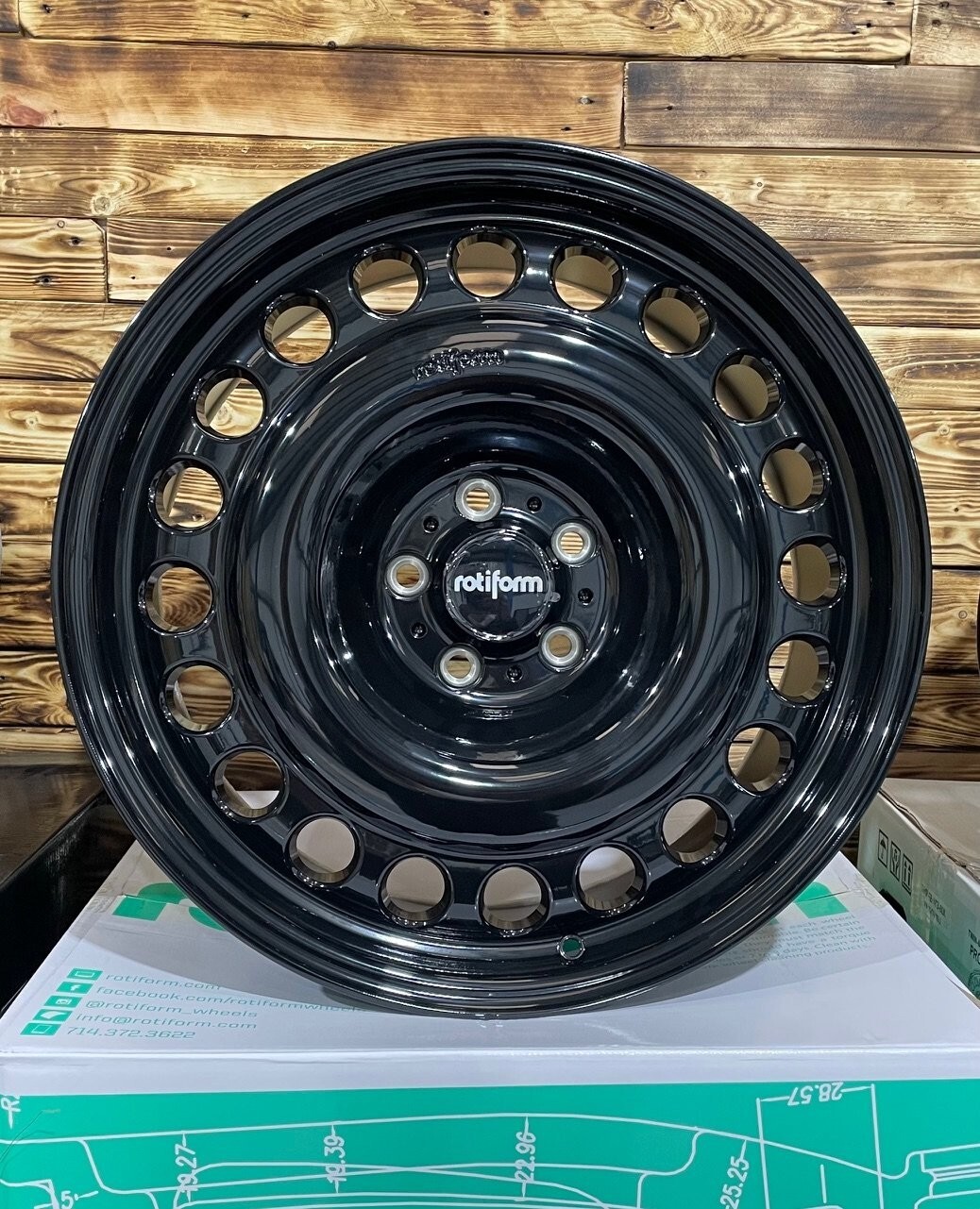 20″ Rotiform STL in gloss black alloy wheels designed for the VW ...