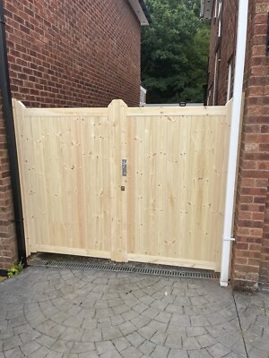 Scandinavian Redwood President Style Driveway Gates 9ft Wide X 4ft High ...