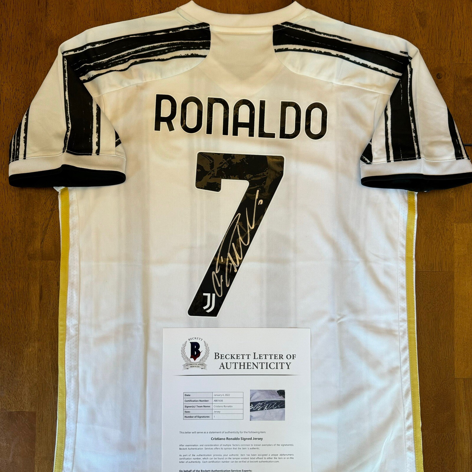 Cristiano Ronaldo Autographed Memorabilia | Signed Photo, Jersey ...