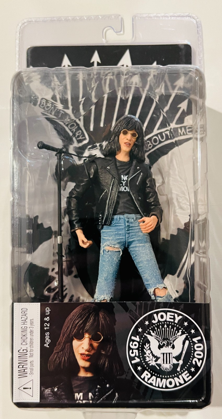 JOEY RAMONE PUNK ROCK 7' ACTION FIGURE NECA 2008 THE RAMONES NEW SEALED ...