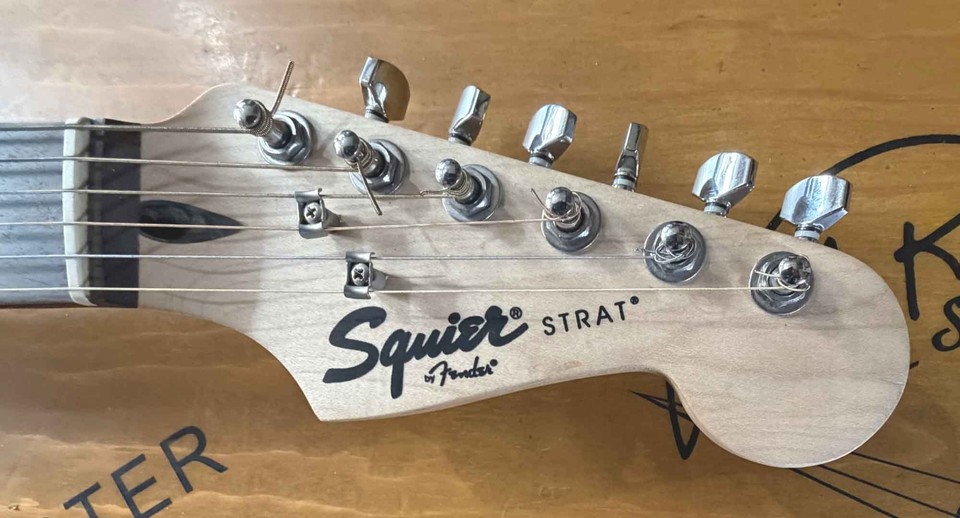 Squier Strat by Fender min Traveler Great Condition ProSetup soft case ...