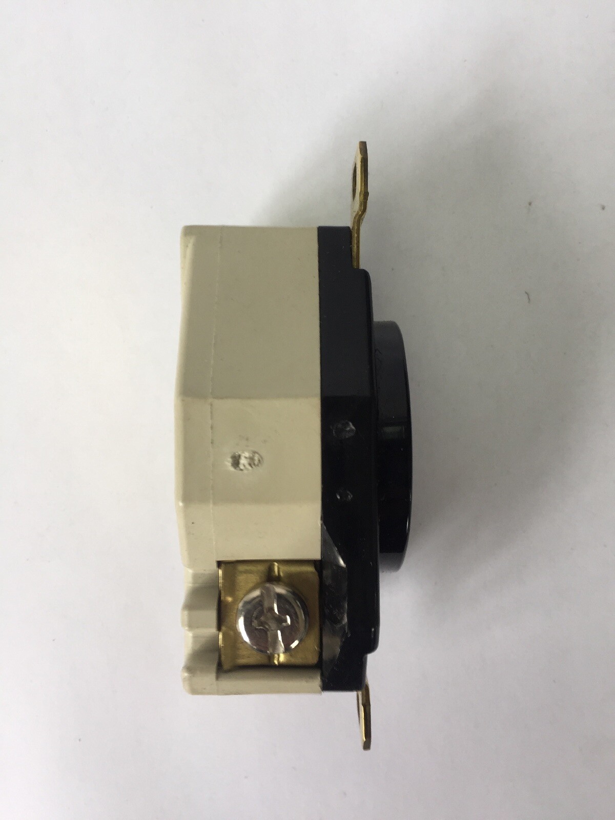 HUBBELL HBL2610 HBL TWIST-LOCK RECEPTACLE 30A 125V 2 POLE 3 WIRE ...