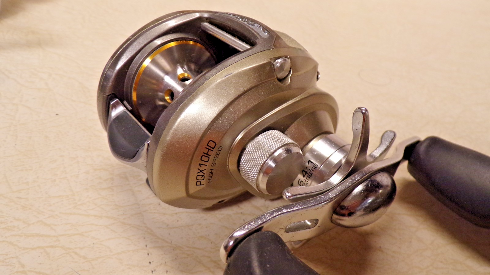 2 - BASS PRO SHOPS FISHING REELS - PRO QUALIFIER ( 7:1:1 & 6:4:1 GEAR ...