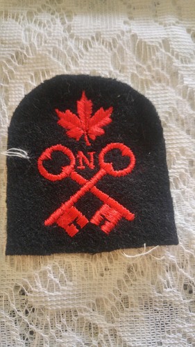VINTAGE PATCH CANADIAN MILITARY CROSSED RED KEYS SUPPLY TECHNICIAN | eBay