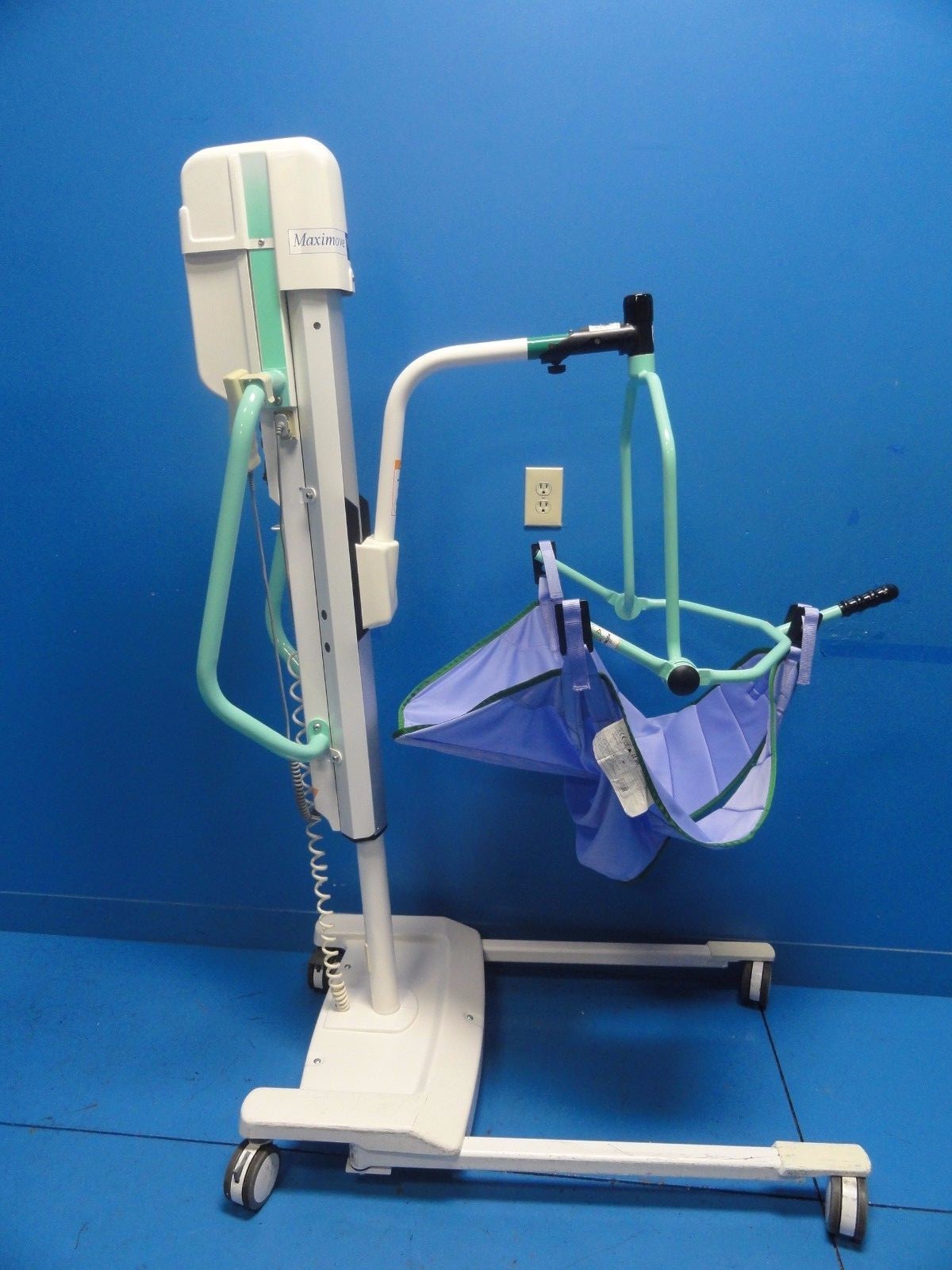 Arjo Maximove Powered Passive Sling Lift With Battery Charger and 3 ...