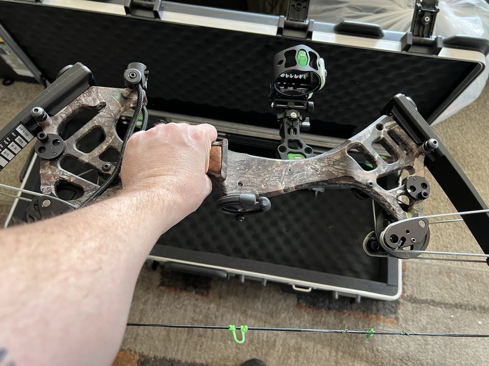 Oneida Kestrel Compound Bow And Arrows With Skb Hard Case | eBay