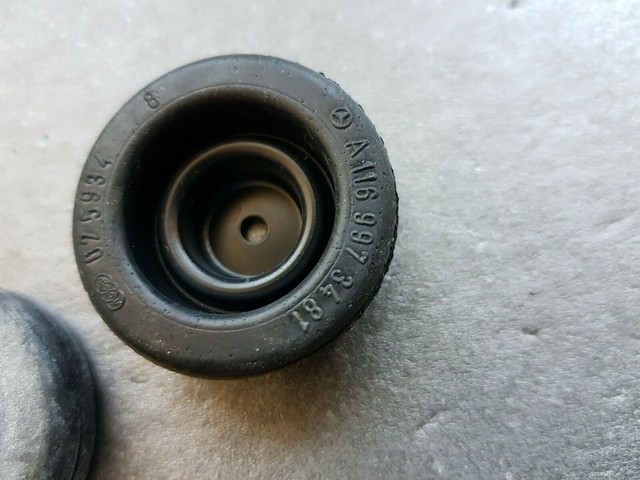 2x Genuine Mercedes W126 R107 W116 R129 W124 W201 rubber grommet ...
