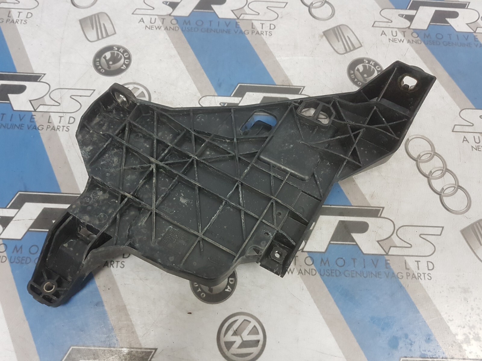 AUDI Q5 SQ5 8R Drivers Side Right Lower Headlight Mount 8R0 941 454 A ...