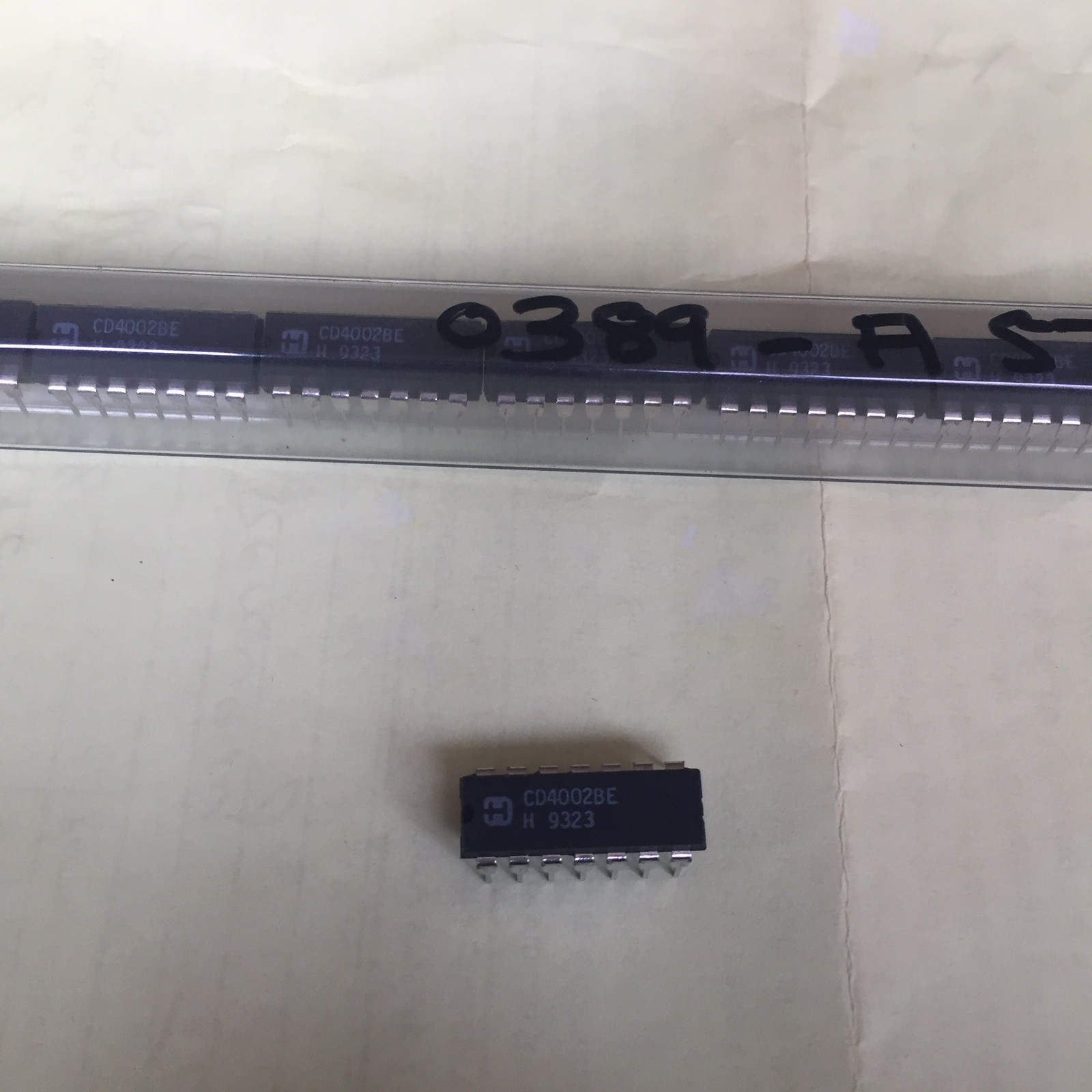 25 X HARRIS CD4002BE - NOR Gate, CD4002, 4 Input, 6.8 mA, 3 V to 18 V ...