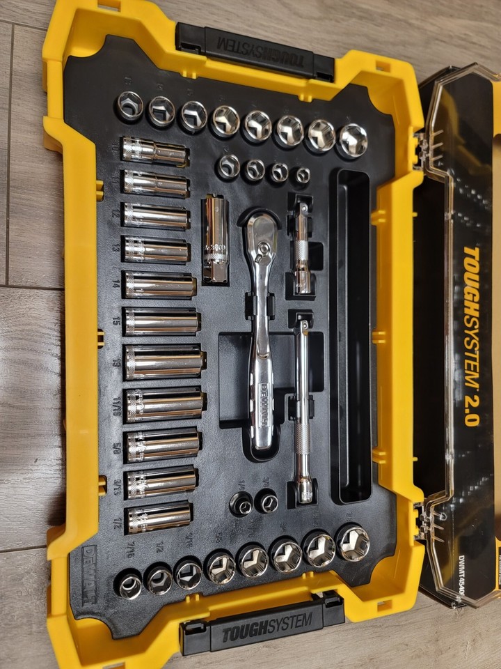 Dewalt Tools 37pc 3/8" dr SAE & Metric Socket Set w/Ratchet & Tough ...