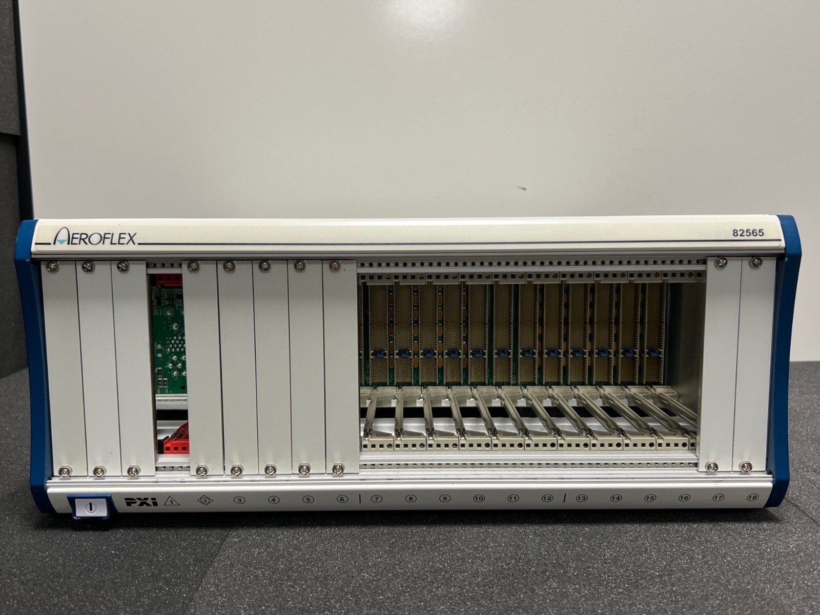 Aeroflex / NI 82565 18-Slot 3U PXI Mainframe Chassis for sale online | eBay
