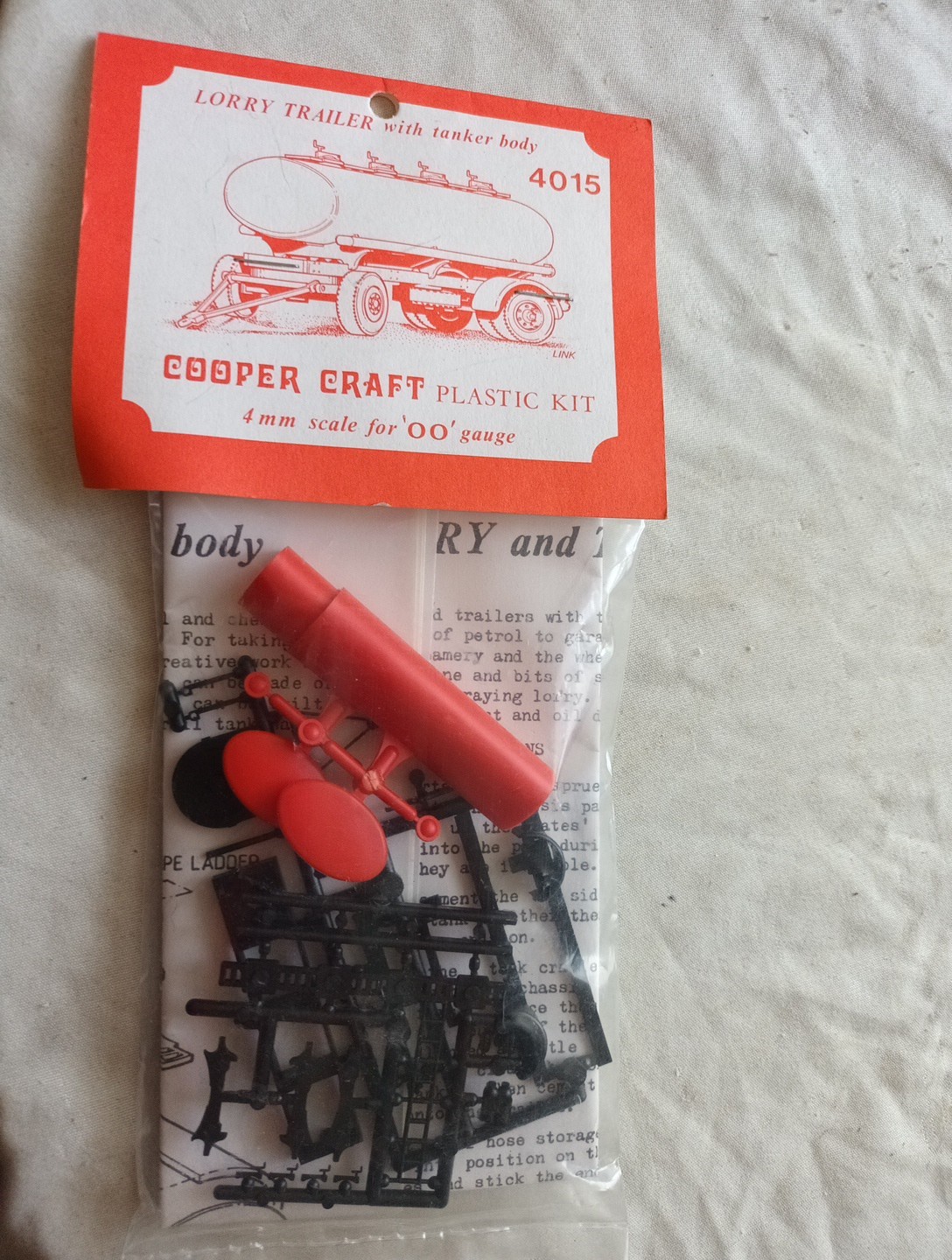 A Plastic Tanker Lorry Trailer Kit In 00 Gauge By Cooper Craft Unmade ...