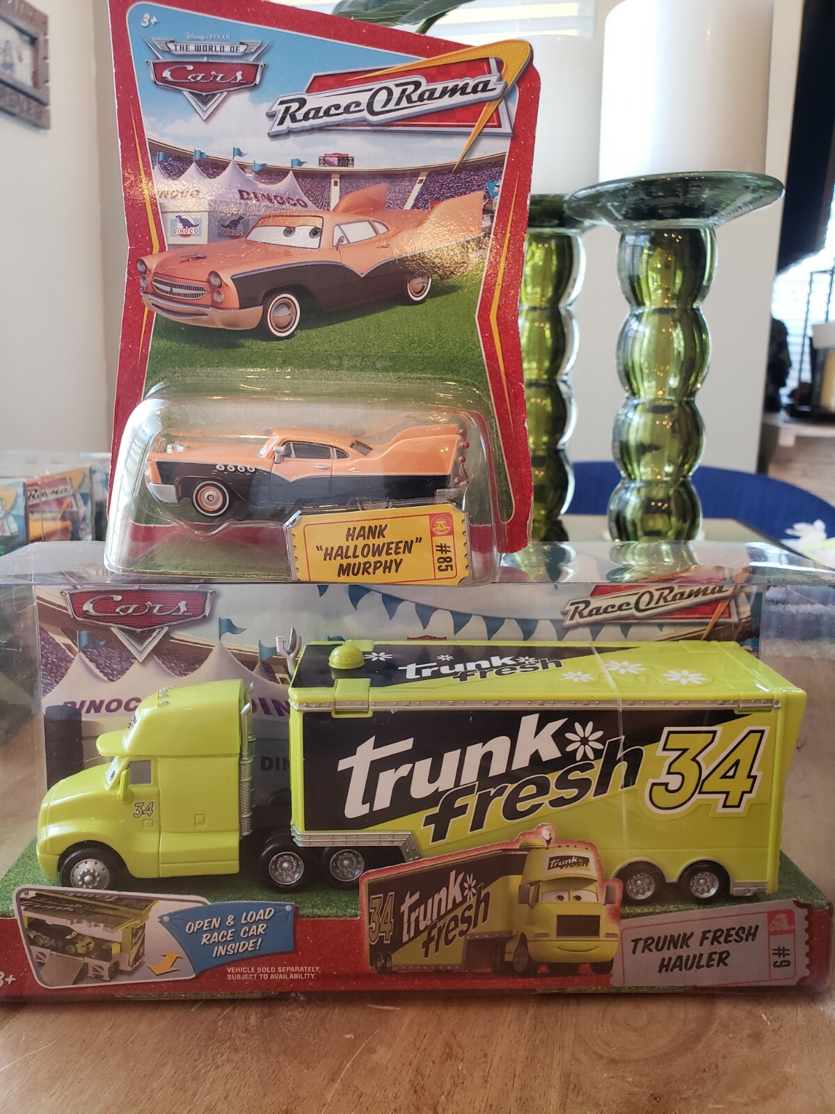 DISNEY CARS TRUNK FRESH HAULER AND PITTY LOOSE