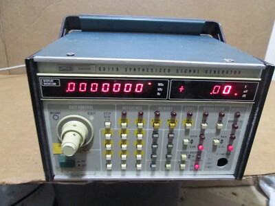 Fluke 6011A Synthesized Signal Generator, (RF connector is missing ...