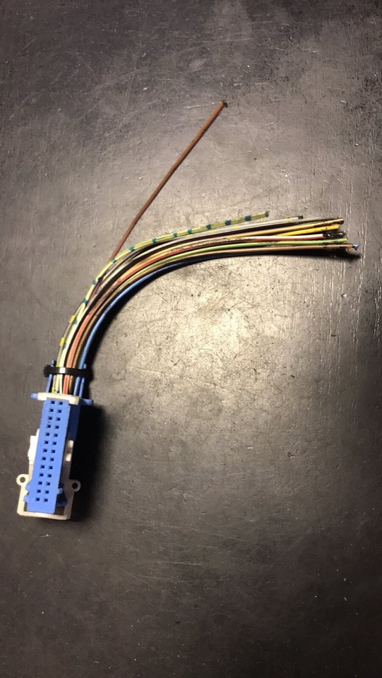 BMW PIN BUSHING HOUSING, Connector 1383680 | eBay