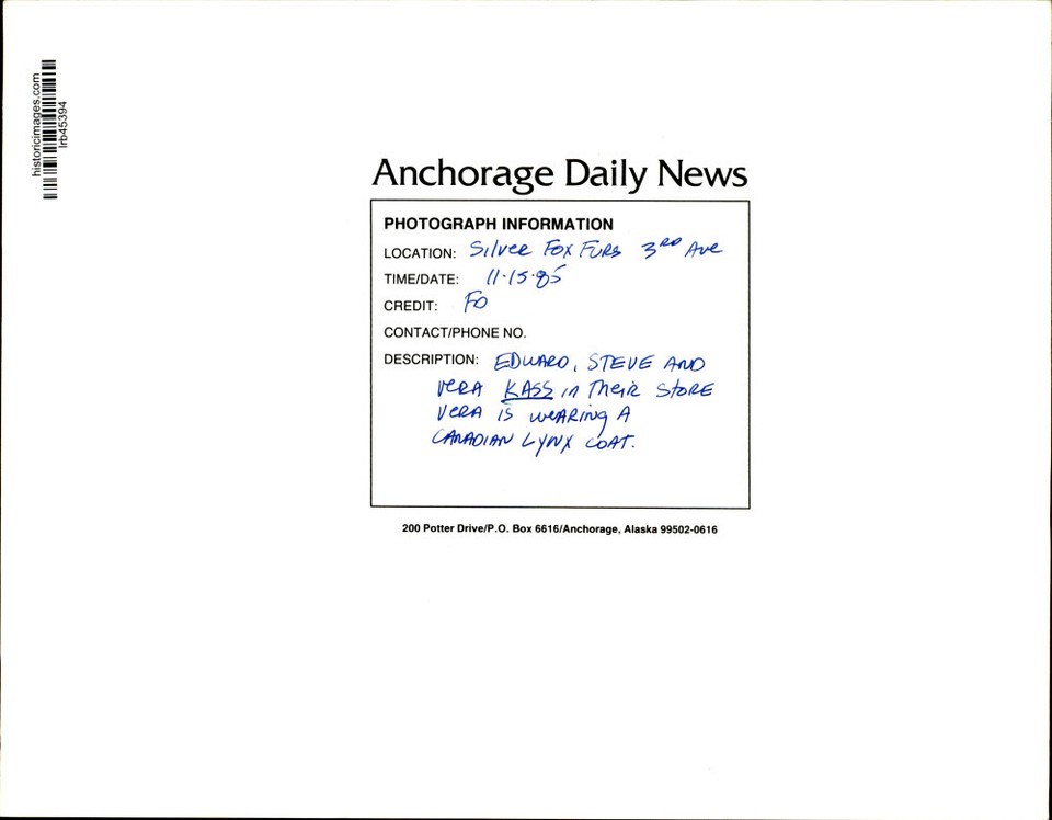 1985 Press Photo Edward, Steve & Vera Kass pose at Silver Fox Furs on ...