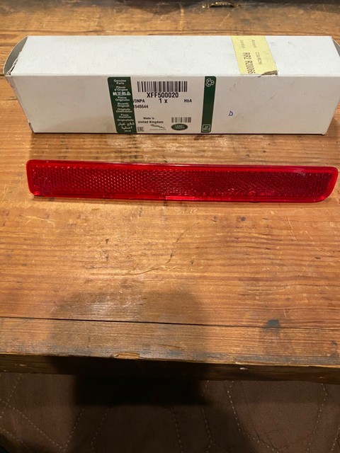 Genuine Land Rover Rear Bumper Reflector Lr4 RH XFF500020 for sale ...