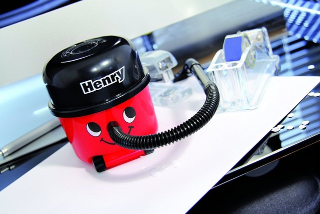 Desktop Henry Vacuum Cleaner Miniature Hoover Battery Operated Delivery ...