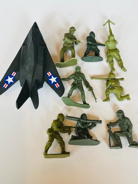 Toy soldier vtg military figure army men mpc mee marx plastic LOT ...